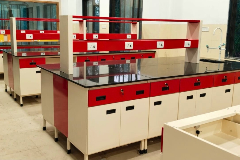 Modular Laboratory Furniture Manufacturer in Vadodara - Flexible Lab ...